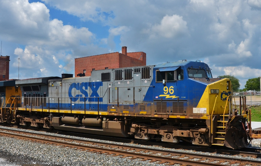 CSX 96 assists getting Q015 through town.